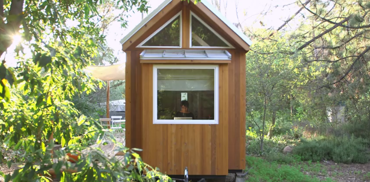 This Woman's Tiny House Is Only 140 Square Feet But Wait Till You See ...