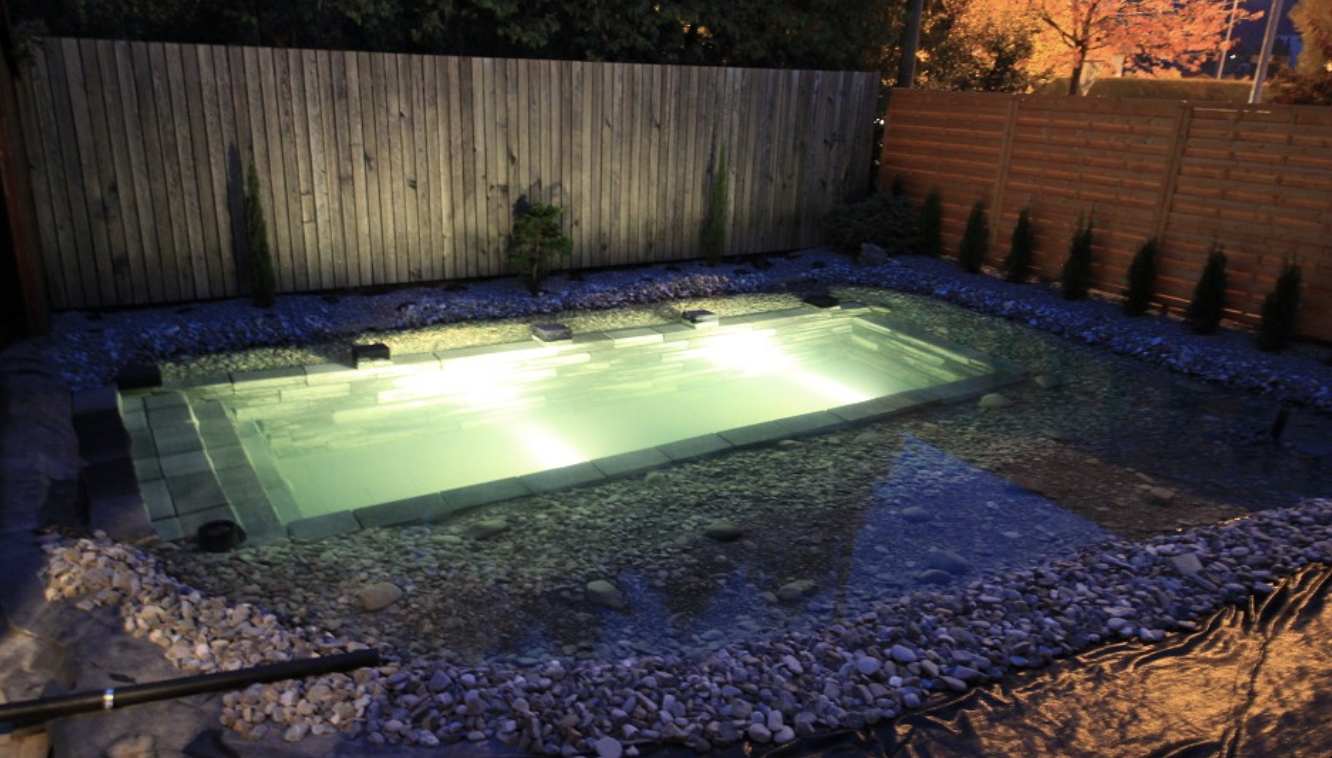 At First It Seems Like a Normal Pool But When The Water Flows Over The ...