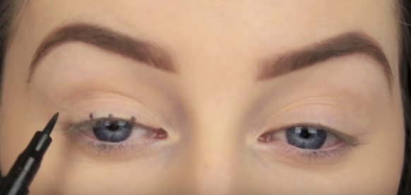 Her Clever Trick For Putting On Eyeliner On Perfectly Every time Is ...