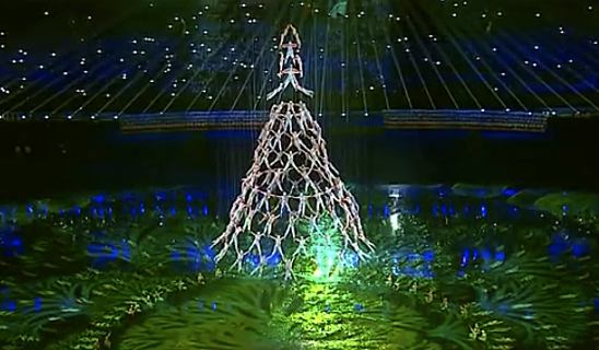 These People Formed A Human Tree. But Their Next Move Left The Crowd ...