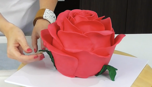 She Sculpted This Whole Cake Into A Rose Shape. But When Slices and ...