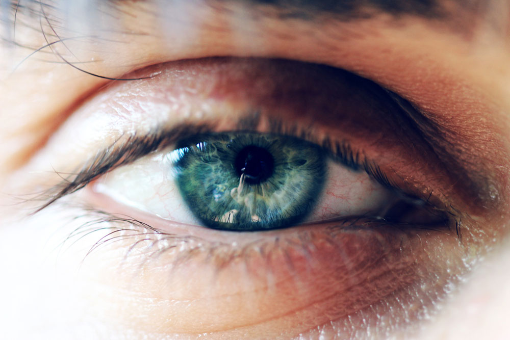This Is What Those Strange Floaty Things In Your Eyes Actually Are!