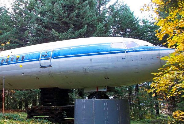 Man Renovates a Retired Airplane Into His House.