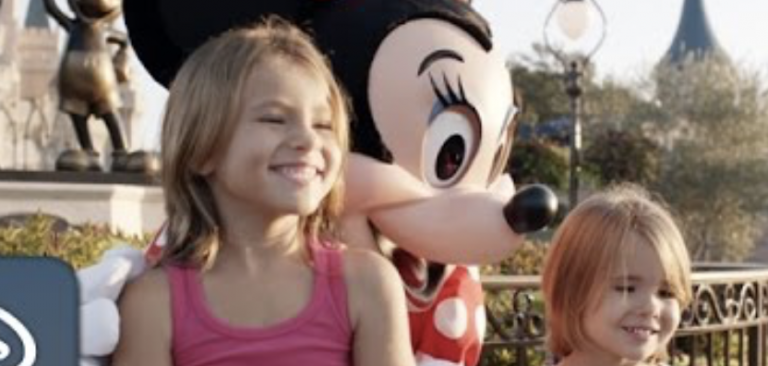These 2 Sisters Pose For A Photo With Minnie Mouse. Now Watch Minnie's ...